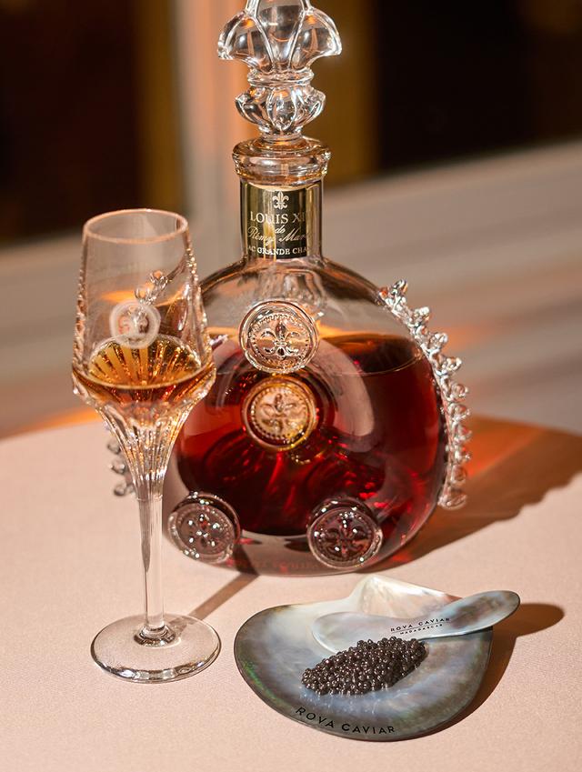 Perfect Pairings : What to Drink with Caviar ? | Rova Caviar